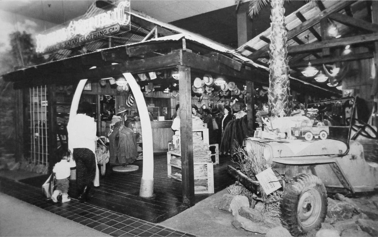 Banana Republic Store Photos – Abandoned Republic